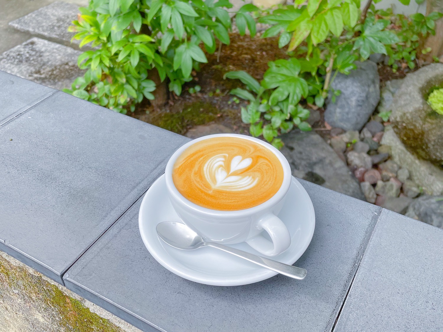 WEEKENDERS COFFEE TOMINOKOJI｜ウイークエンダーズコーヒー富小路[京都市中京区／烏丸駅・河原町駅]駐車場奥にたたずむ ...